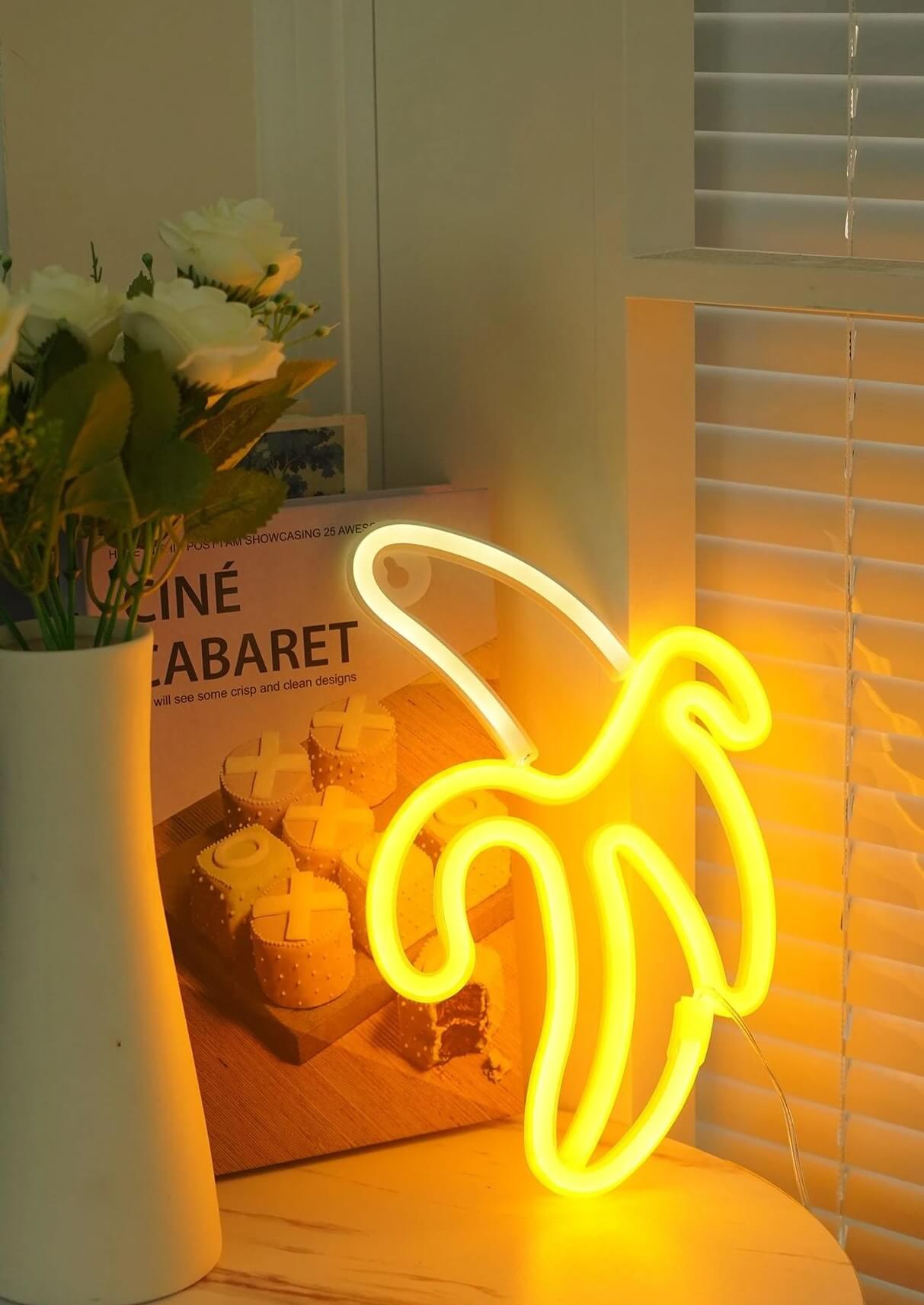 Quarto neon: inspirações para ter o seu cantinho iluminado